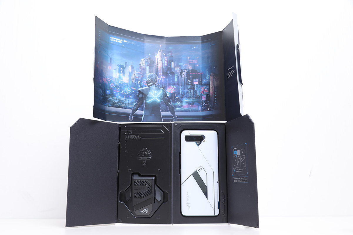 ASUS ROG Phone 5 Ultimate 開箱 效能有增幅 + 後置屏幕玩味濃 - PCM