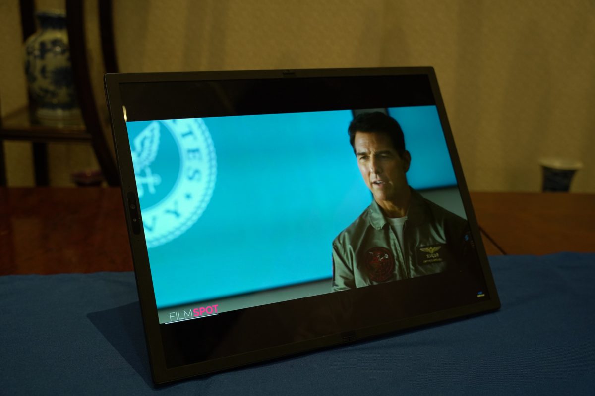 全球首款 17 吋摺疊筆電 ASUS Zenbook 17 Fold OLED - PCM