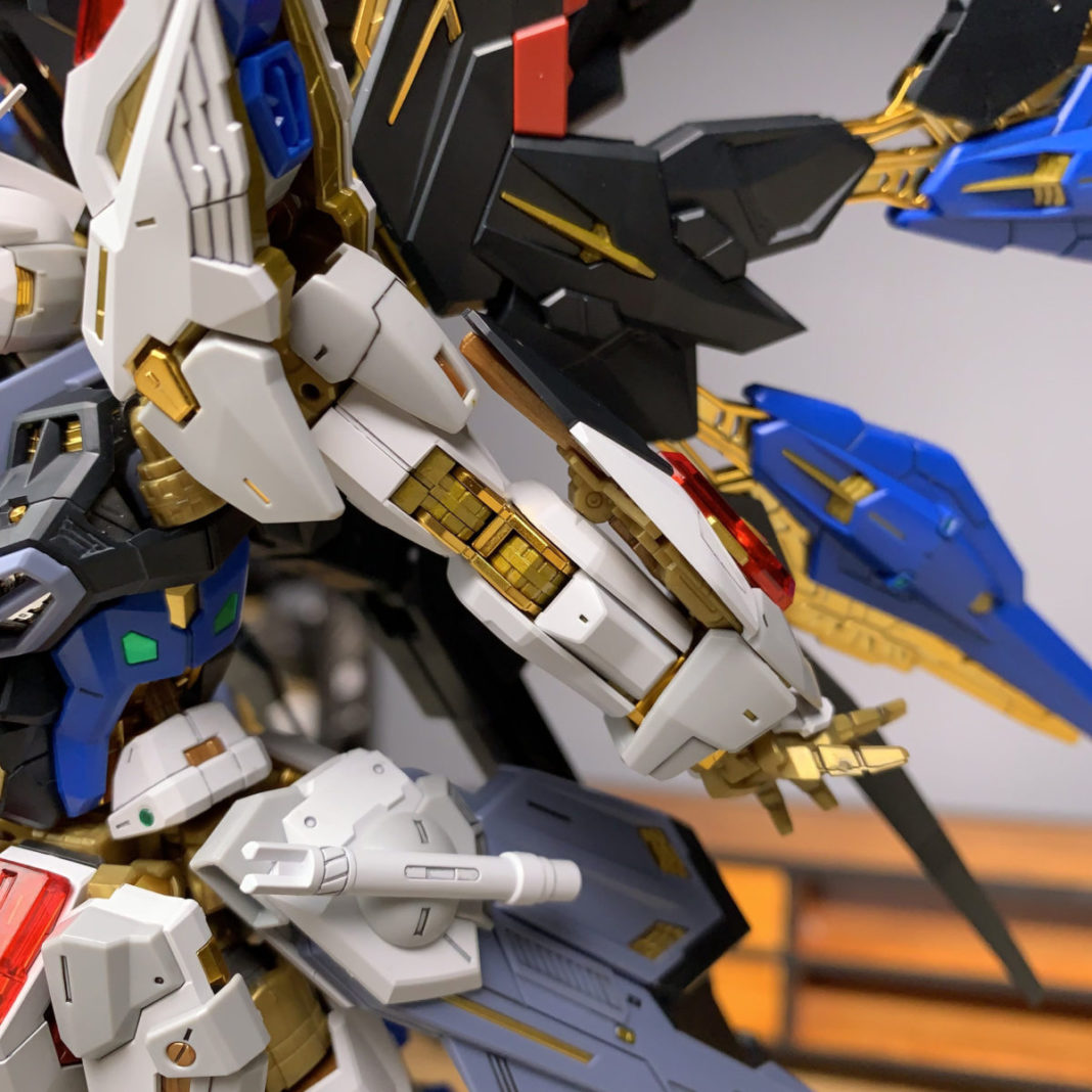 【素組】MGEX 突擊自由高達 完成度直迫 PG 級 - PCM