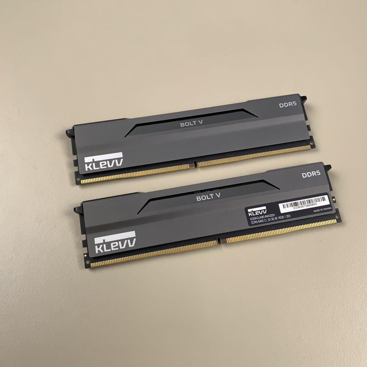 抵玩韓風新選 KLEVV BOLT V DDR5 - PCM